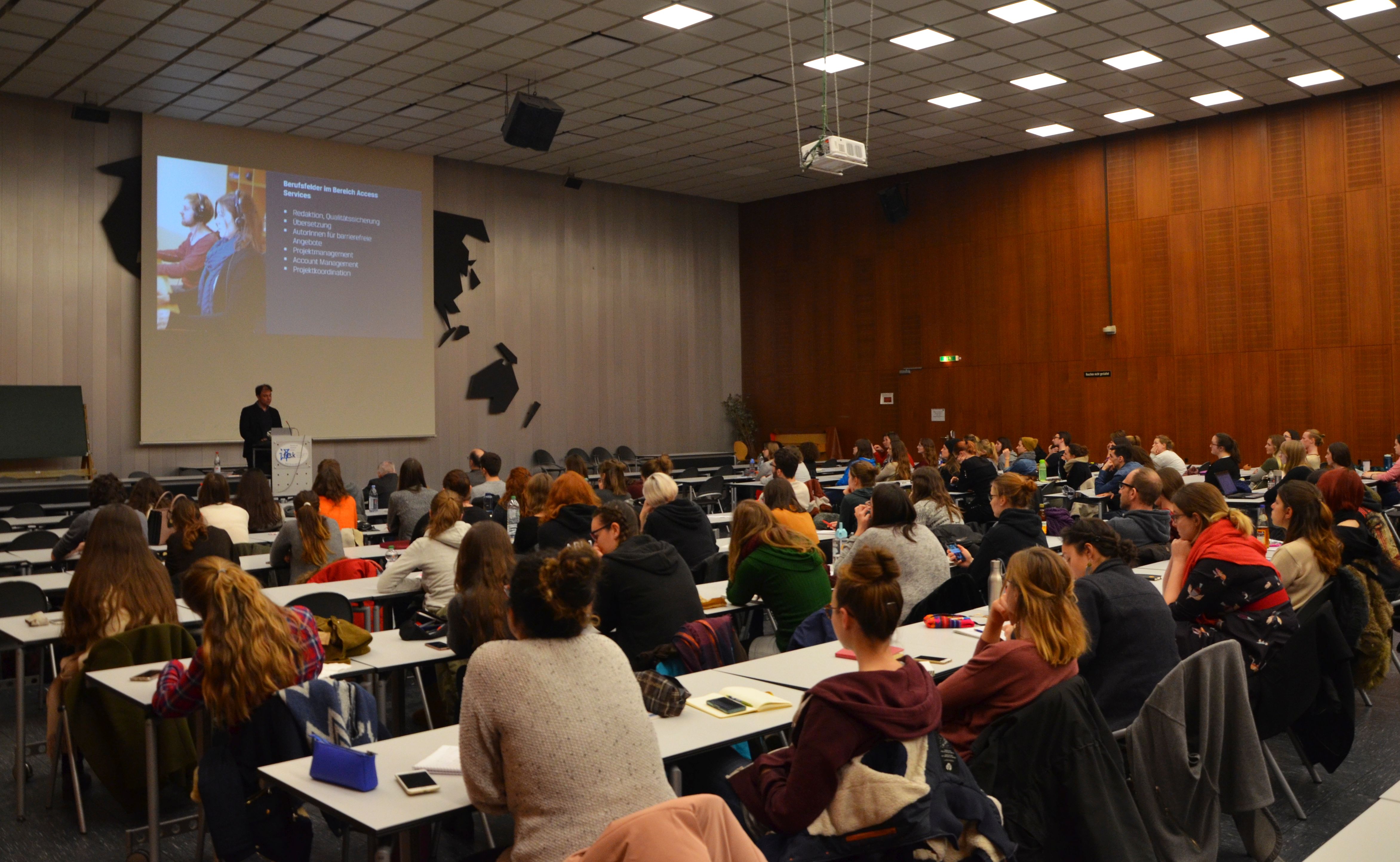 „Spezialisiert. Vielfältig. Vernetzt. Arbeiten in der digitalen ...